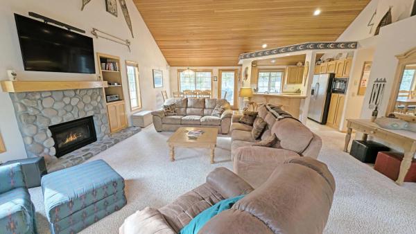 Snowshoe Inn-pyramid Mtn 7 - Sunriver, OR