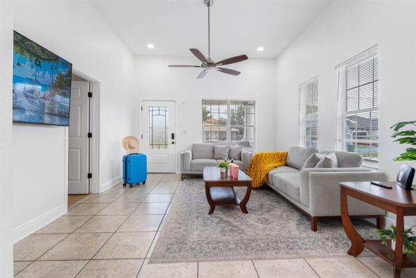 Tampa 5br Gem Close To Beach, Parks & Fun - Tampa, FL