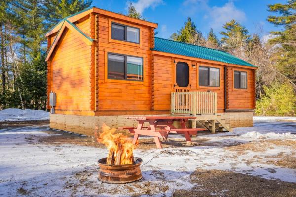 Cozy Ski Cabin #4 W/ Bunk Room, 5 Beds - Maine