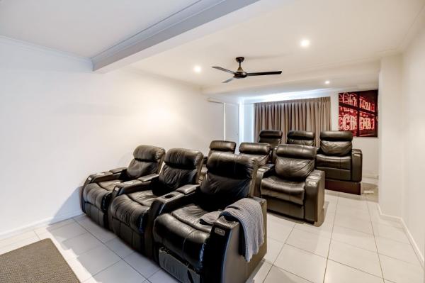 Peregian Beach Holiday House & Resort Pet Friendly - Noosa