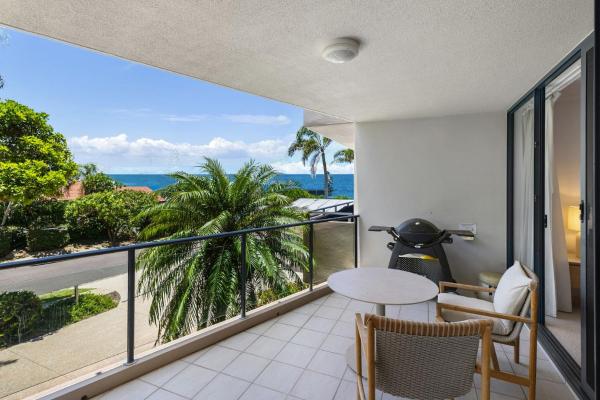 Unit 3 21 Park Generous And Comfortable Beachside Abode - Noosa Heads