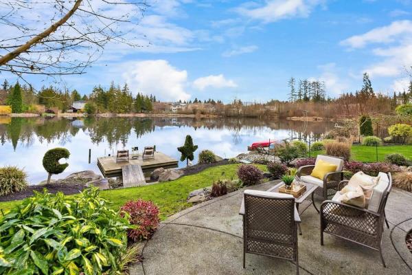 Lakeshore Serene Modern House Dock Billiard Gym - Shoreline