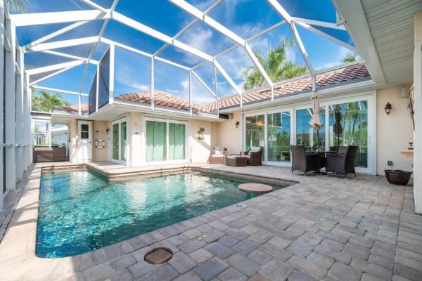 Hibiscus Villa Heated Pool Dock Bikes - Punta Gorda, FL