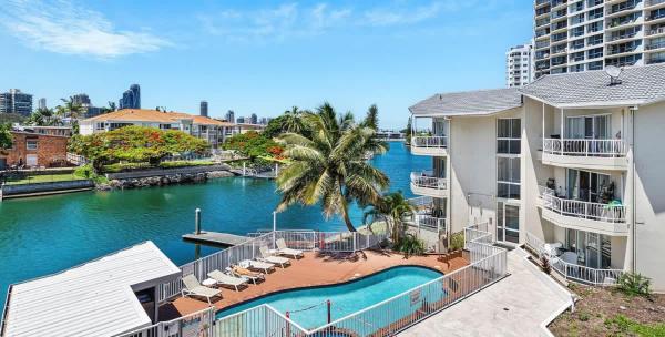 Peaceful River View Getaway - Surfers Paradise