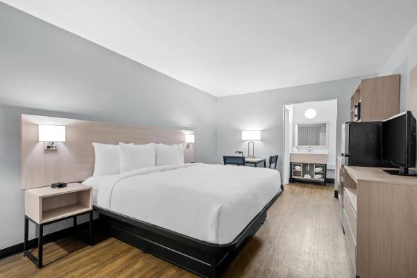 Suburban Studios Daytona Beach - Speedway - Daytona Beach, FL