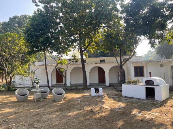 10 Minutes From Airport- Farmify - Peaceful Village Farmstay - New Delhi
