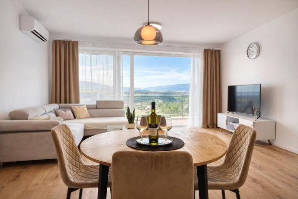 Modern Smart Apartment - Self Check-in, Panoramic View & Garage - Lipany