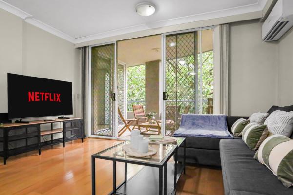 Pyrmont Nsw - 2 Bedroom Apartment With Balcony - Mosman