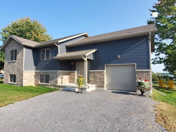 Bizlodge Napanee Hillside Bayview Group And Family - Napanee