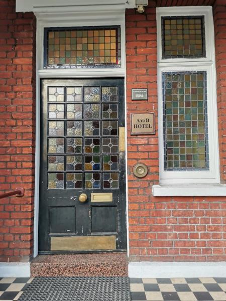 A To B Hotel - Hayes