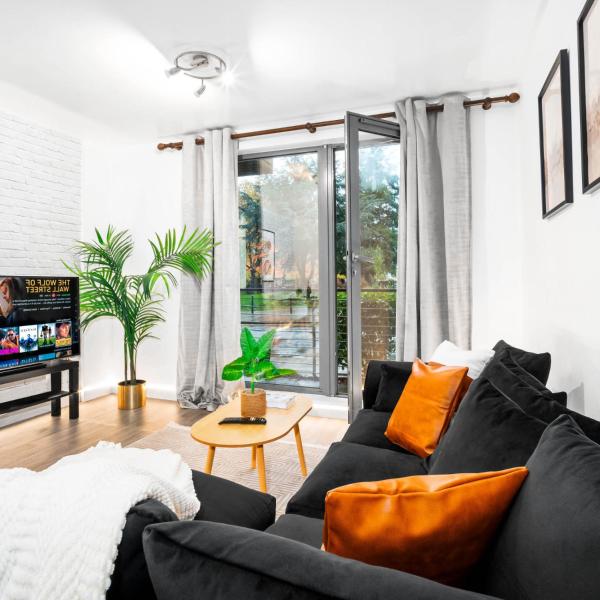 City Centre Apartment With Private Terrace - Pet Friendly 126s - Birmingham