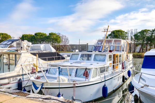 Bateau Gré - Sur Le Quai - Camargue