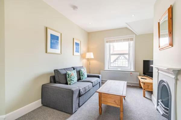 Sea View Penthouse - Walkable To Beach & Town - Cromer