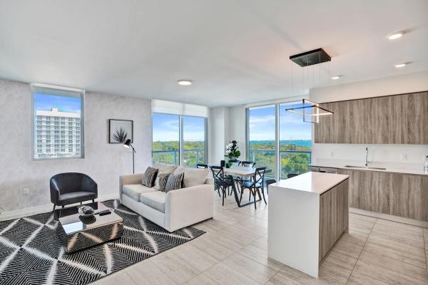 Luxury 2 Bedroom Corner Condo Walk To Design District, Infinity Pool With Bay And City Views, Gym, Free Parking Spot - Miami