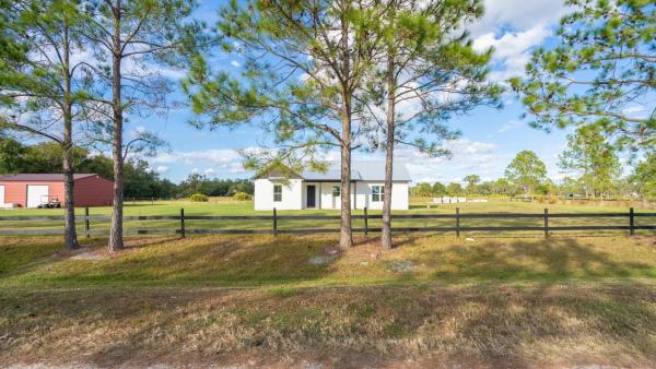 Barn View Farmhouse • Near Legoland• Sleeps 6 - Lake Wales, FL