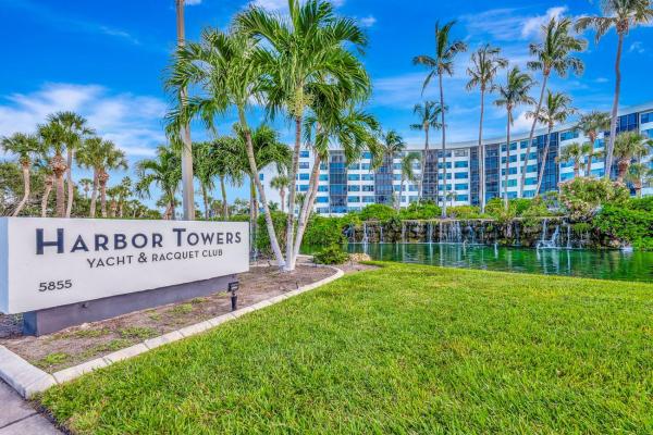 1br Harbor Towers Condo – Pool, Marina, Gym - Siesta Key, FL
