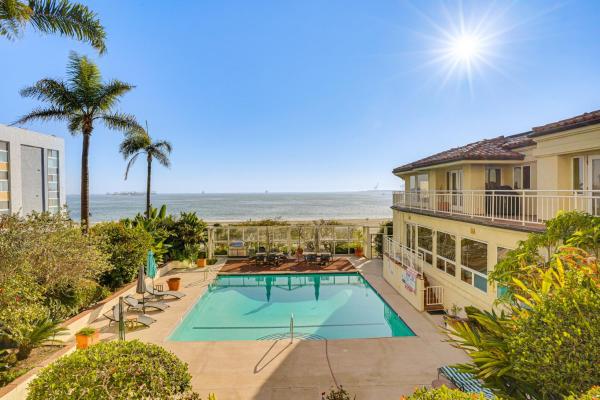 Beachfront Living In Long Beach: 2,500 Sq Ft Condo - Long Beach, CA