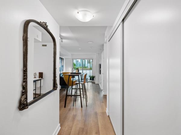 Executive 1br & Office Condo - Cn Tower & Toronto Skyline - Toronto