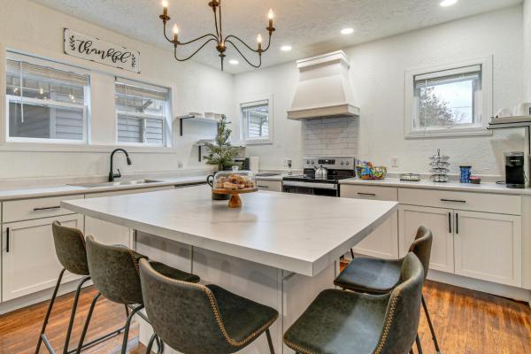 Walk To Marshall University Home With Private Yard! - Barboursville, WV