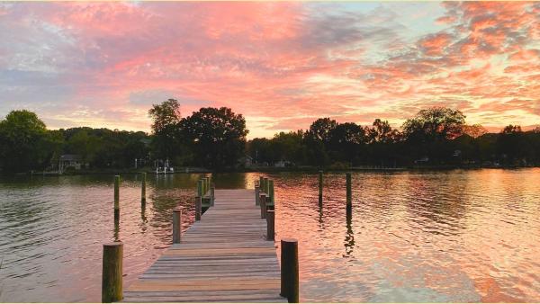 Chesapeake Paradise House - Waterfront Vacation Rental Home On The Maryland Chesapeake Bay - Chesapeake Beach, MD