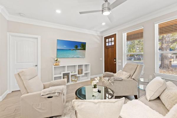 3br Home Near Austin Airport & Downtown - Austin, TX