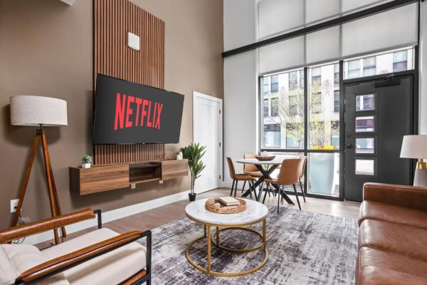 Downtown Townhome Game Room With Pool, Parking, Gym - Mile Square - Downtown - Indianapolis