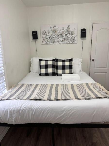 Cozy 2 Bed 1 Bath Apt Close To Univ And Downtown - Windsor, ON, Canada