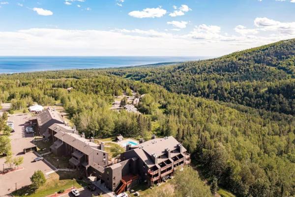 North Shore Vista Views Ski In Ski Out Hot Tub - Lutsen, MN