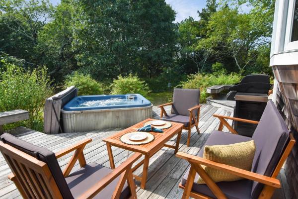 Walk To Water Hot Tub & Game Room - Wellfleet, MA