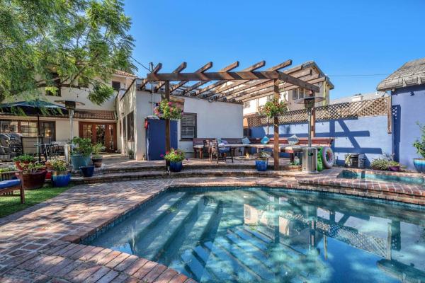 Villa Victoria Guest House - Los Angeles, CA