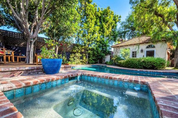 Villa Victoria Guest House - San Fernando Valley, CA