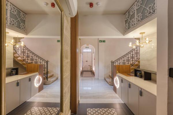 7 Main Gate - La Valetta