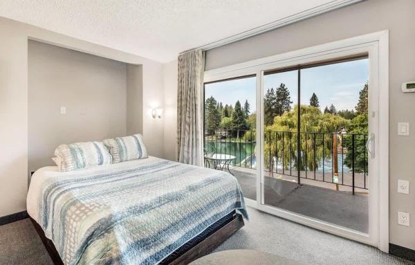 Riverfront Condo-no Better Place In Bend - Bend, OR