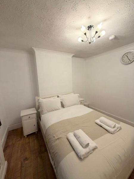 5 Bed Cosy Family Home Near Heathrow L London - Hampton