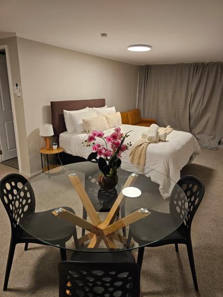 Private Guest Suite Sleeps 4 - Inglewood