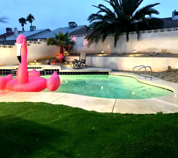 Family Home 4br With Pool, Jacuzzi, Parking & Free Wifi - Las Vegas, NV