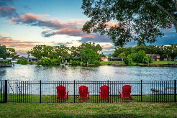 On The Creek Waterfront Heated Pool Game Room Clearwater Florida - Clearwater, FL