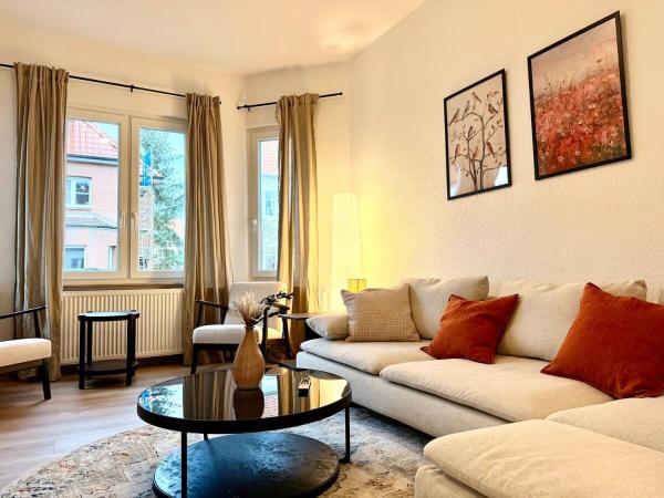 Peaceful & Stylish 2 Bedroom Stay With Garden - Oldenburg