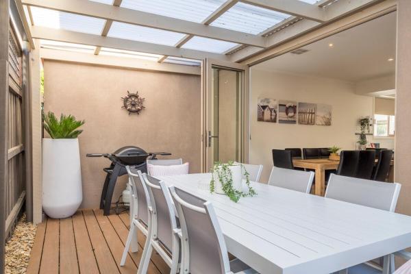 Moments From The Beach - Melbourne