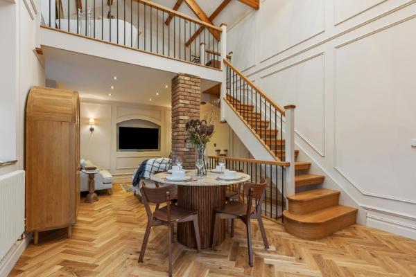 Luxury 2 Bed Church Conversion With Hot Tub - Bosherston Lily ponds