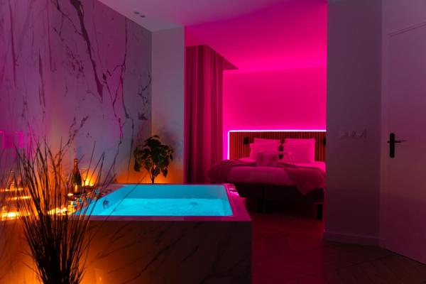 Pink Eden Jacuzzi Suite Luxury Escapade Romantique - Drancy