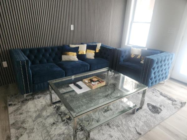 Modern Basement Suite • King Bed & 100” Tv - Worcester, MA