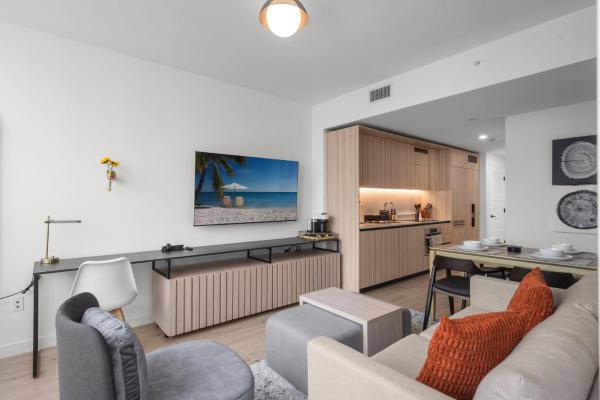 Luxury City Views In Downtown Miami - Pinecrest, FL