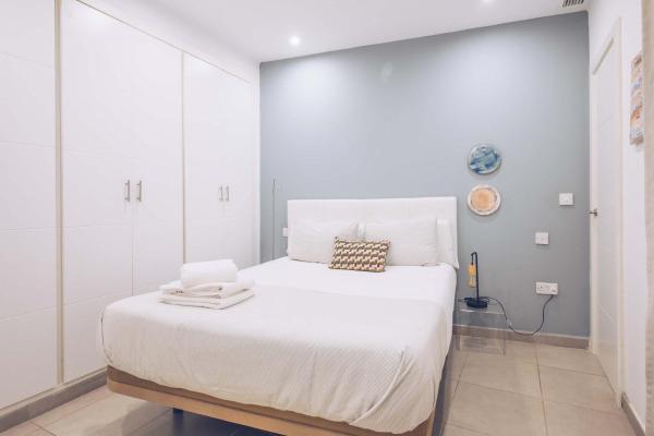 Charming 1br Apartment With Rooftop Terrace In The Heart Of The City - Gibraltar