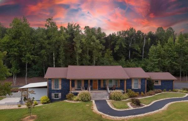 Southern Comfort Retreat With A Private Hot Tub - Scottsboro, AL