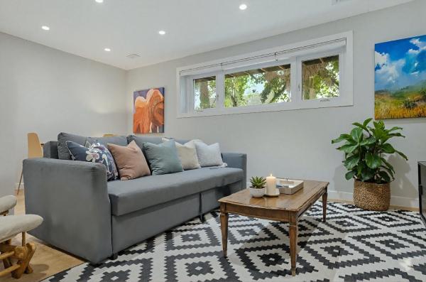 Cozy And Welcoming 2br Basement Suite In The Heart Of Calgary - Calgary