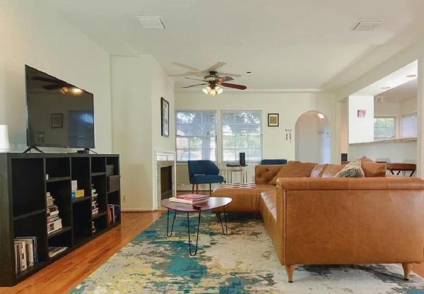 Stylish Three Bedroom Oceanview Residence Near Venice Boardwalk - Los Angeles, CA