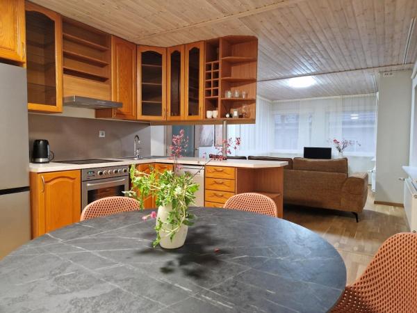 Cozy Apartment On The Second Floor Of A Private House In Nõmme - 탈린