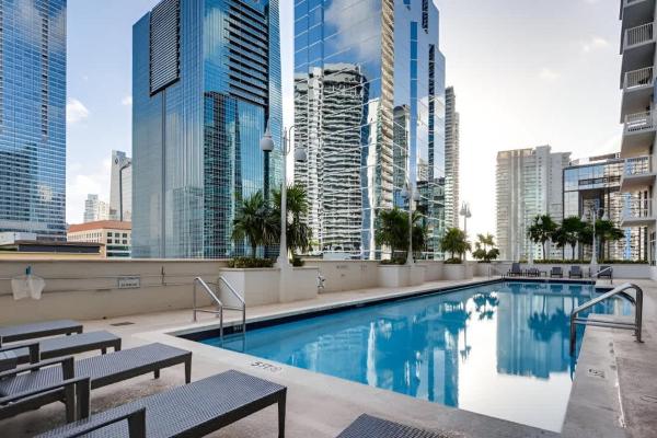 36th Floor Brickell Bay View 1br 2 Queens And Sofa Bed - Hialeah