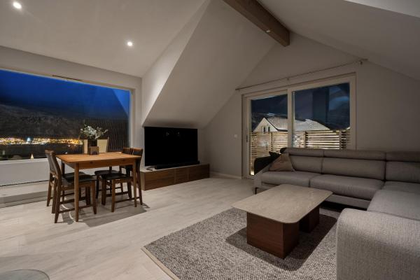 Central Apartment With A Nice View And Parking - 트롬쇠